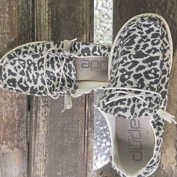Hey Dude | Shoes | Hey Dude Wendy Leopard Print Shoes Womens Size 8 ...